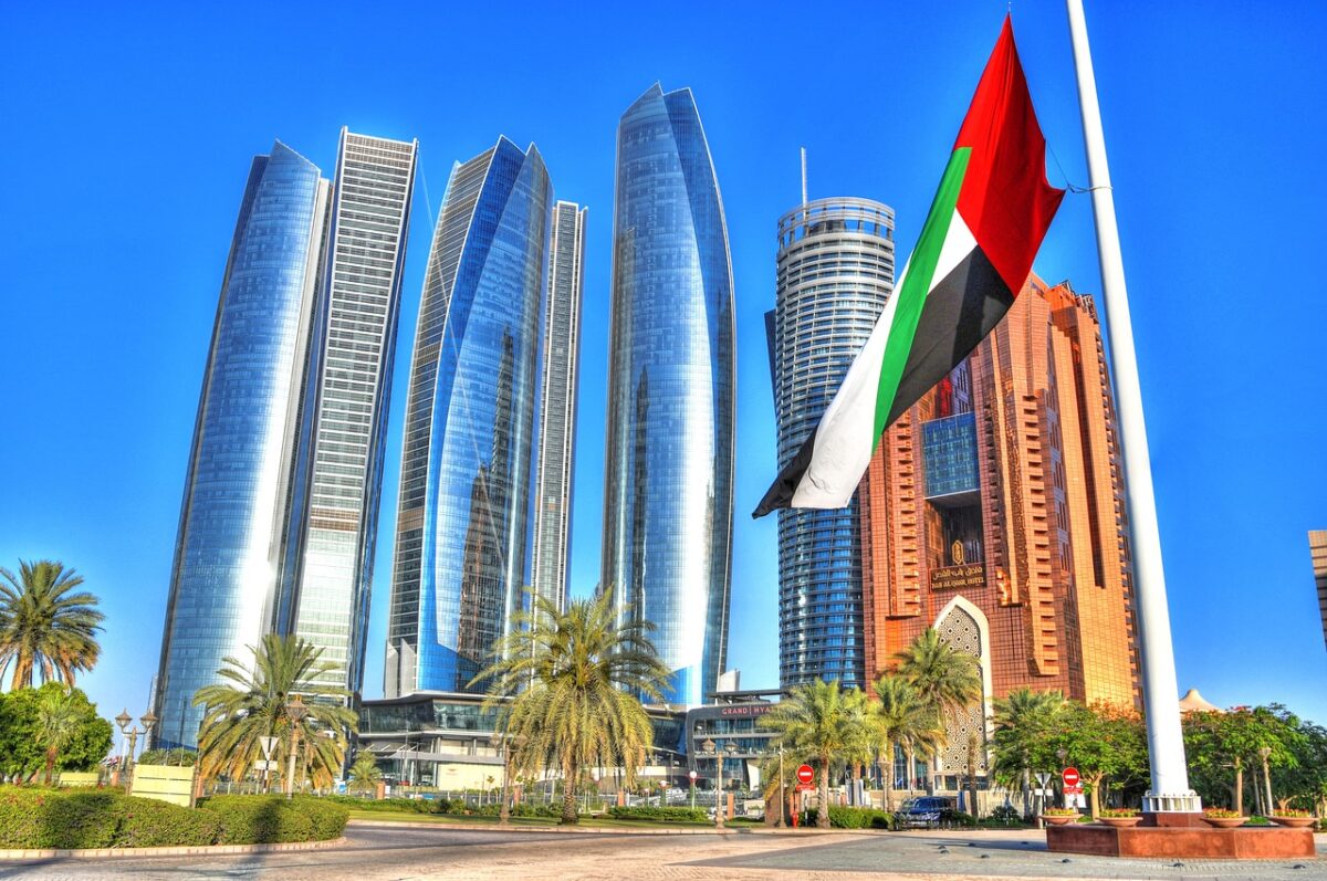 UAE Launches Green Hydrogen Platform as Gulf Region Targets Clean Fuel ...